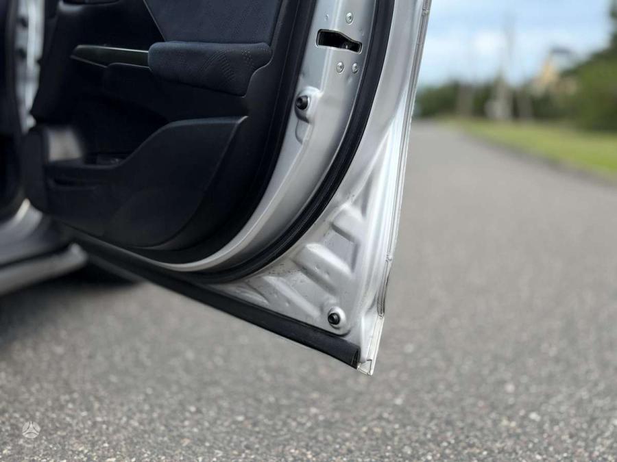 Grey Honda Civic 2016 in Vilnius, with an engine capacity of 1.80 L and mileage of 180 thousand km for 8450 €, photo 35 on AUTOMOTO.COM.LV