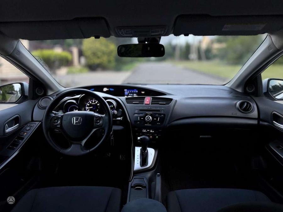 Grey Honda Civic 2016 in Vilnius, with an engine capacity of 1.80 L and mileage of 180 thousand km for 8450 €, photo 40 on AUTOMOTO.COM.LV