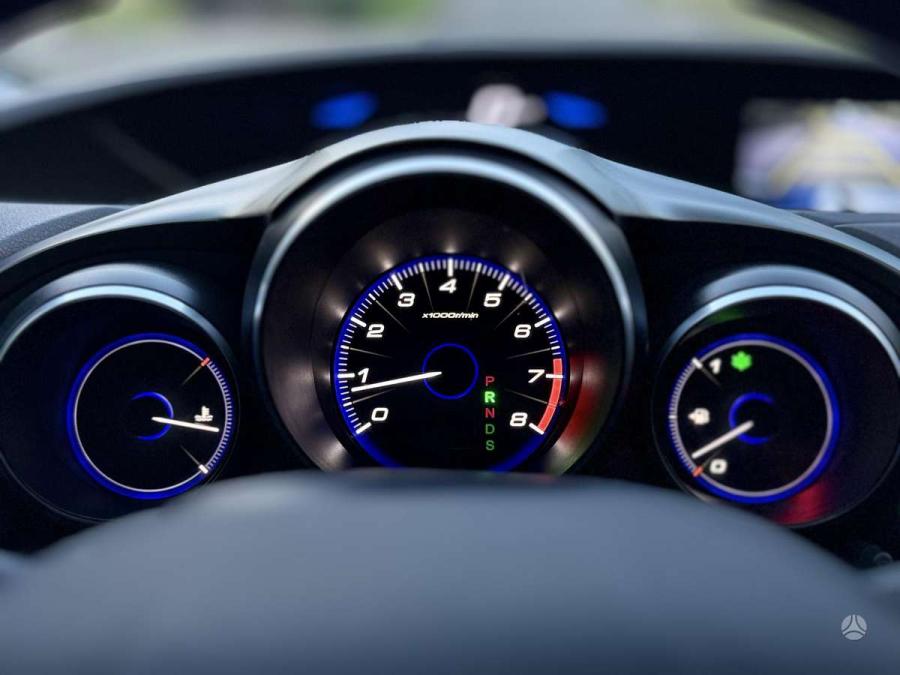 Grey Honda Civic 2016 in Vilnius, with an engine capacity of 1.80 L and mileage of 180 thousand km for 8450 €, photo 45 on AUTOMOTO.COM.LV