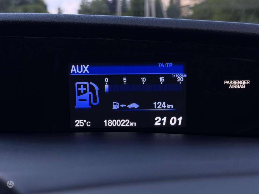 Grey Honda Civic 2016 in Vilnius, with an engine capacity of 1.80 L and mileage of 180 thousand km for 8450 €, photo 48 on AUTOMOTO.COM.LV