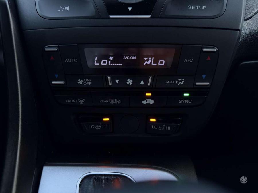 Grey Honda Civic 2016 in Vilnius, with an engine capacity of 1.80 L and mileage of 180 thousand km for 8450 €, photo 51 on AUTOMOTO.COM.LV