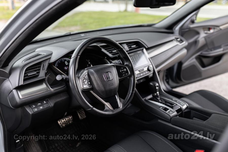 Grey Honda Civic 2017 in Tallinn, with an engine capacity of 1.00 L and mileage of 87 thousand km for 14890 €, photo 10 on AUTOMOTO.COM.LV