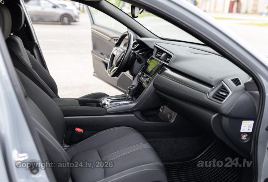 Grey Honda Civic 2017 in Tallinn, with an engine capacity of 1.00 L and mileage of 87 thousand km for 14890 €, photo 11 on AUTOMOTO.COM.LV