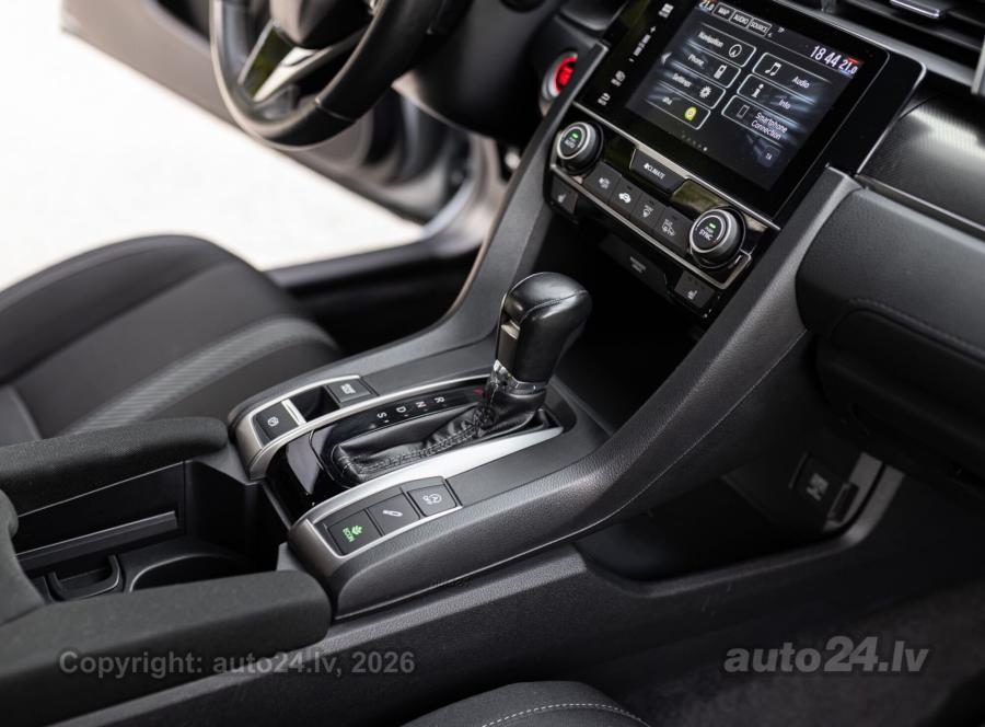 Grey Honda Civic 2017 in Tallinn, with an engine capacity of 1.00 L and mileage of 87 thousand km for 14890 €, photo 16 on AUTOMOTO.COM.LV