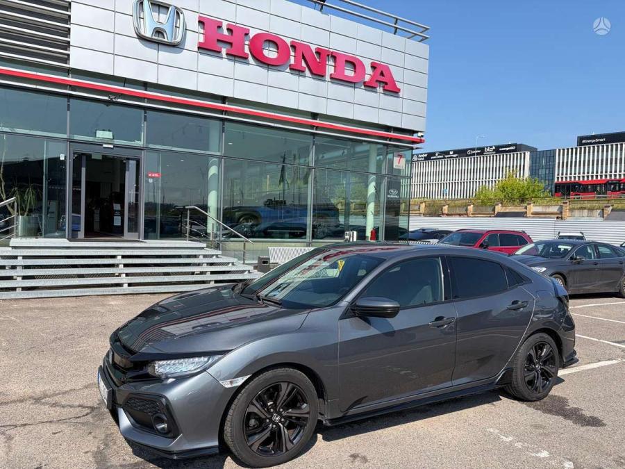 Grey Honda Civic 2017 in Vilnius, with an engine capacity of 1.50 L and mileage of 114 thousand km for 16590 €, photo 1 on AUTOMOTO.COM.LV