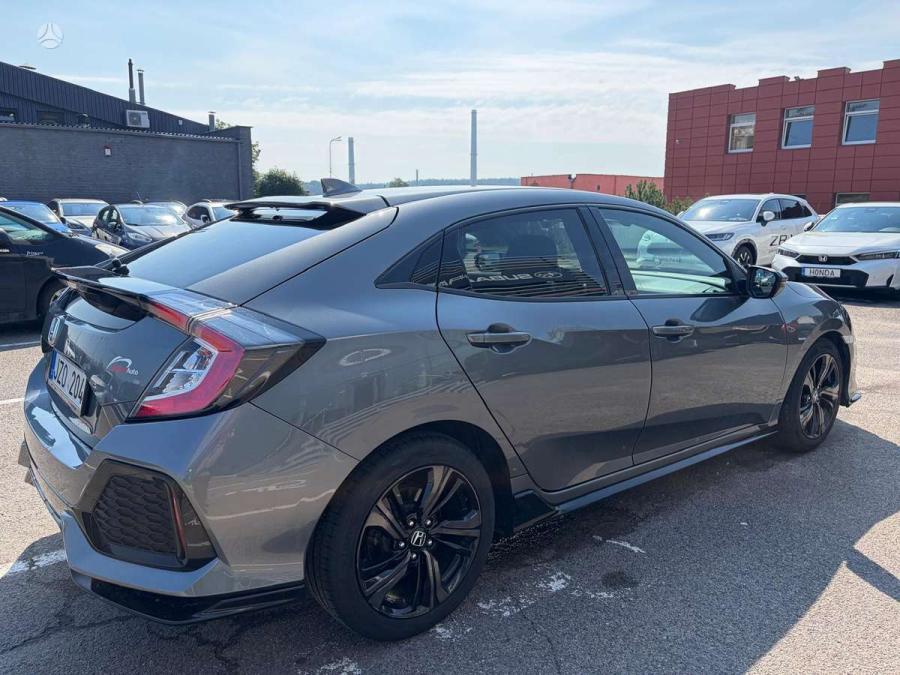 Grey Honda Civic 2017 in Vilnius, with an engine capacity of 1.50 L and mileage of 114 thousand km for 16590 €, photo 4 on AUTOMOTO.COM.LV