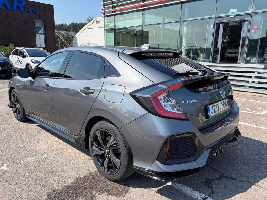 Grey Honda Civic 2017 in Vilnius, with an engine capacity of 1.50 L and mileage of 114 thousand km for 16590 €, photo 5 on AUTOMOTO.COM.LV