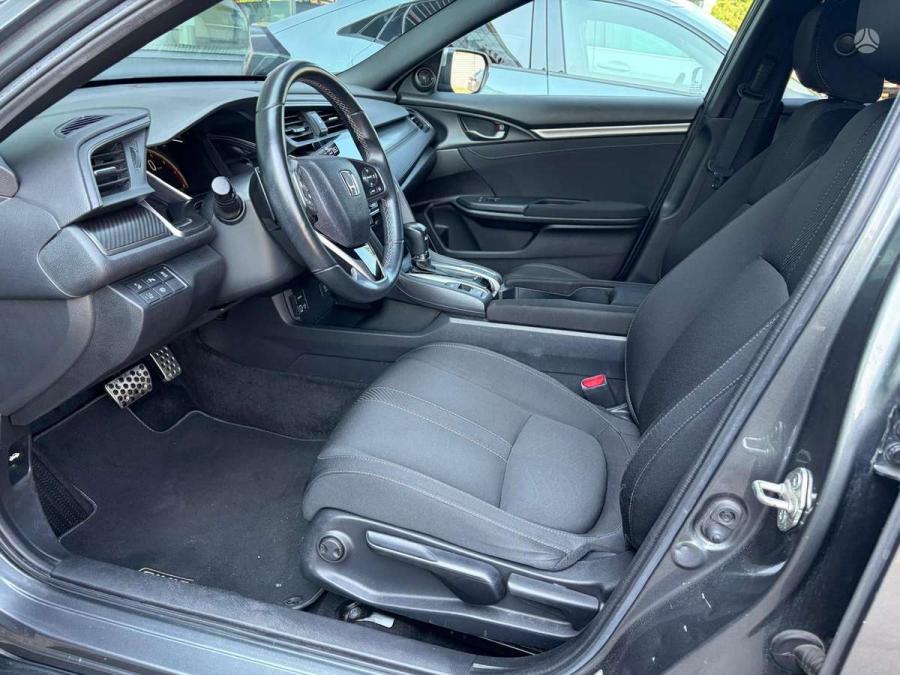 Grey Honda Civic 2017 in Vilnius, with an engine capacity of 1.50 L and mileage of 114 thousand km for 16590 €, photo 7 on AUTOMOTO.COM.LV