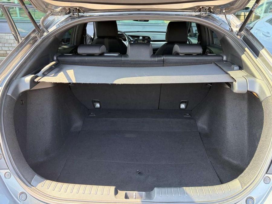 Grey Honda Civic 2017 in Vilnius, with an engine capacity of 1.50 L and mileage of 114 thousand km for 16590 €, photo 9 on AUTOMOTO.COM.LV