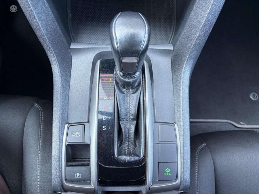 Grey Honda Civic 2017 in Vilnius, with an engine capacity of 1.50 L and mileage of 114 thousand km for 16590 €, photo 19 on AUTOMOTO.COM.LV