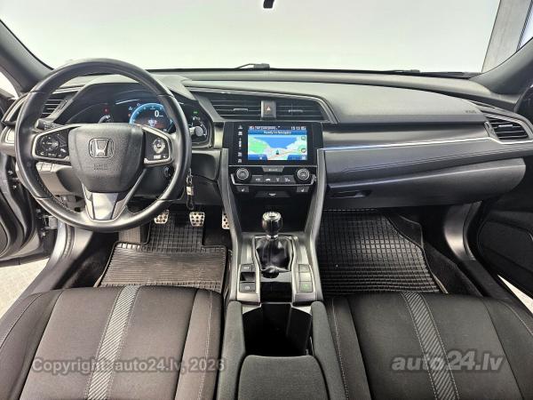 Grey Honda Civic 2017 in Tallinn, with an engine capacity of 1.00 L and mileage of 82 thousand km for 12900 €, photo 5 on AUTOMOTO.COM.LV