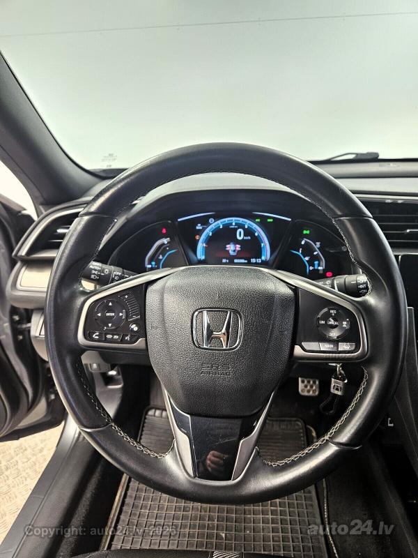 Grey Honda Civic 2017 in Tallinn, with an engine capacity of 1.00 L and mileage of 82 thousand km for 12900 €, photo 8 on AUTOMOTO.COM.LV