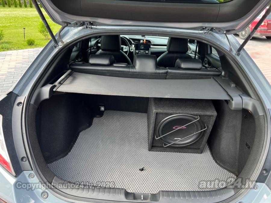 Pelēks Honda Civic 2017 Rapla, ar dzinēja tilpumu 1.50 L un nobraukumu 185 tūkst. km par 13000 €, foto 15 vietnē AUTOMOTO.COM.LV