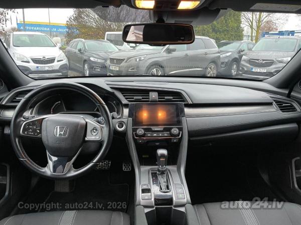 Grey Honda Civic 2018 in Tartu, with an engine capacity of 1.50 L and mileage of 90 thousand km for 15890 €, photo 8 on AUTOMOTO.COM.LV