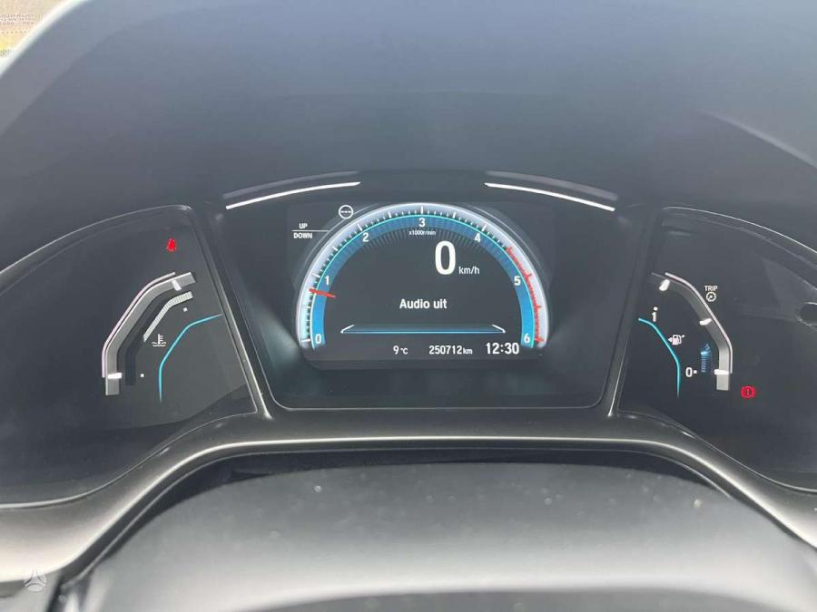 Pelēks Honda Civic 2018 Viļņa, ar dzinēja tilpumu 1.60 L un nobraukumu 251 tūkst. km par 10650 €, foto 26 vietnē AUTOMOTO.COM.LV
