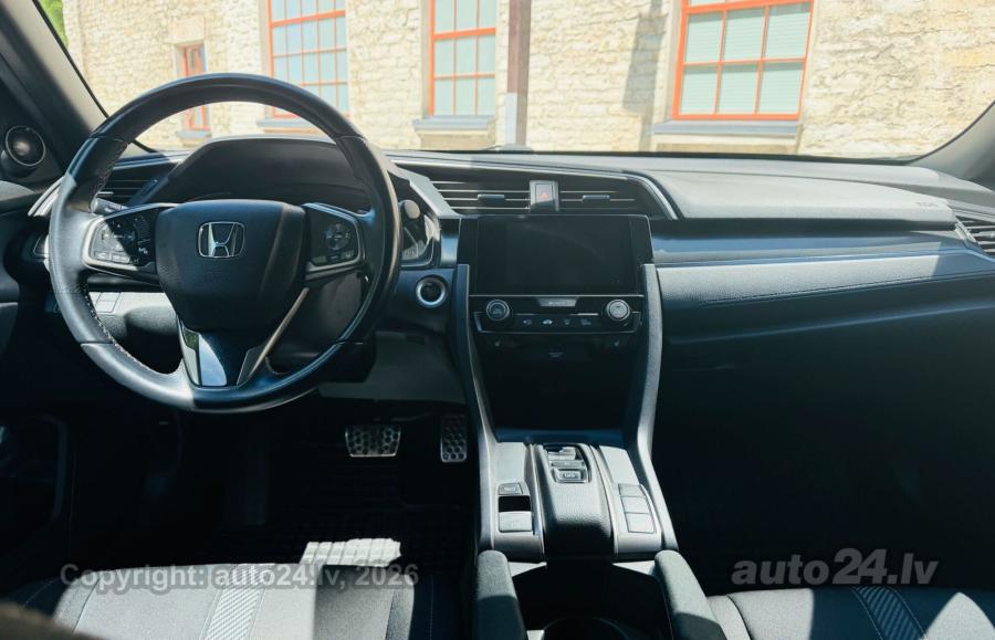 Grey Honda Civic 2018 in Tallinn, with an engine capacity of 1.60 L and mileage of 70 thousand km for 16900 €, photo 7 on AUTOMOTO.COM.LV