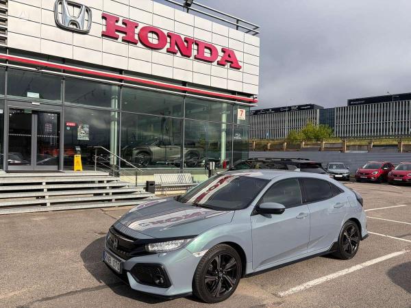 Grey Honda Civic 2018 in Vilnius, with an engine capacity of 1.50 L and mileage of 102 thousand km for 17390 €, photo 1 on AUTOMOTO.COM.LV