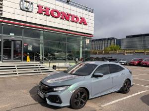 Grey Honda Civic 2018 in Vilnius, with an engine capacity of 1.50 L and mileage of 102 thousand km for 17390 €, photo  on AUTOMOTO.COM.LV