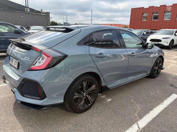 Grey Honda Civic 2018 in Vilnius, with an engine capacity of 1.50 L and mileage of 102 thousand km for 17390 €, photo 4 on AUTOMOTO.COM.LV