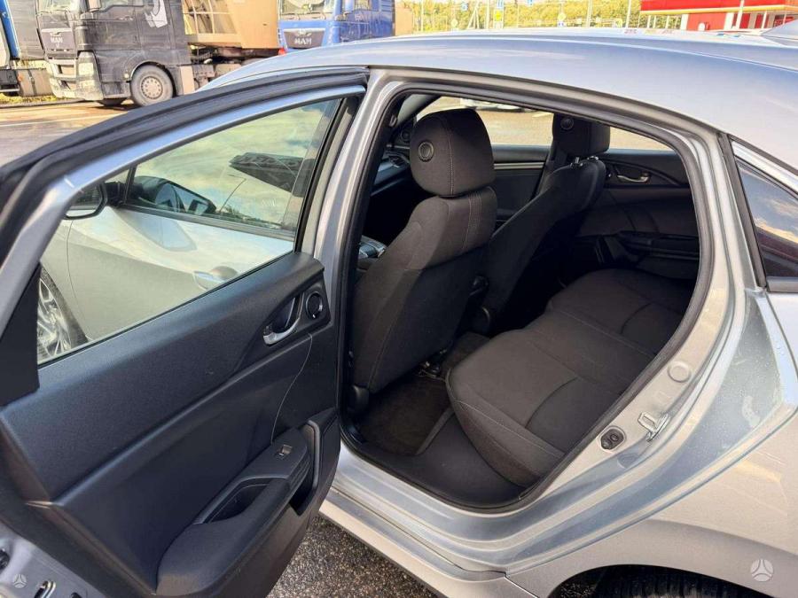 Pelēks Honda Civic 2018 Viļņa, ar dzinēja tilpumu 0.99 L un nobraukumu 137 tūkst. km par 10950 €, foto 17 vietnē AUTOMOTO.COM.LV