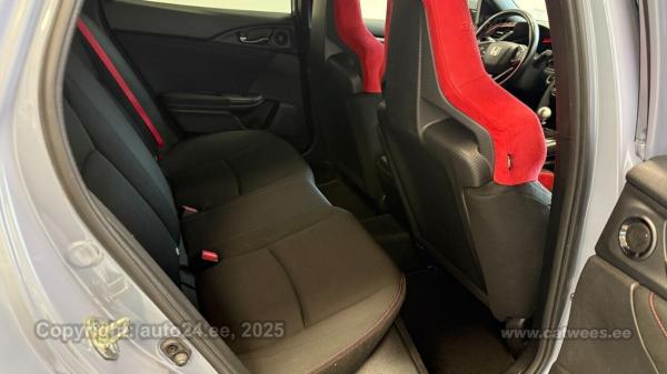 Grey Honda Civic 2019 in Tartu, with an engine capacity of 2.00 L and mileage of 123 thousand km for 28900 €, photo 11 on AUTOMOTO.COM.LV