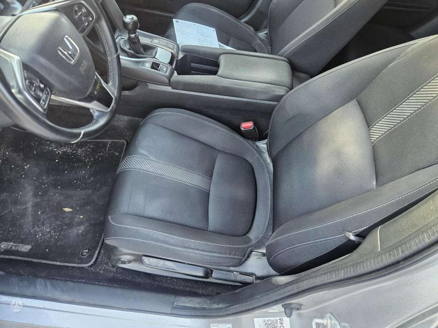 Pelēks Honda Civic 2019 Panevēža, ar dzinēja tilpumu 1.60 L un nobraukumu 119 tūkst. km par 7500 €, foto 12 vietnē AUTOMOTO.COM.LV