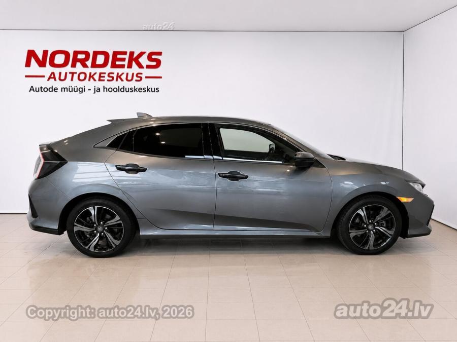 Grey Honda Civic 2019 in Tallinn, with an engine capacity of 1.00 L and mileage of 102 thousand km for 13490 €, photo 7 on AUTOMOTO.COM.LV