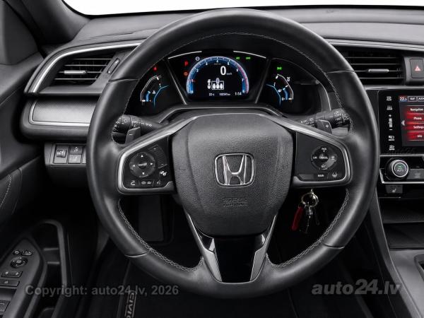 Grey Honda Civic 2019 in Tallinn, with an engine capacity of 1.00 L and mileage of 102 thousand km for 13490 €, photo 8 on AUTOMOTO.COM.LV