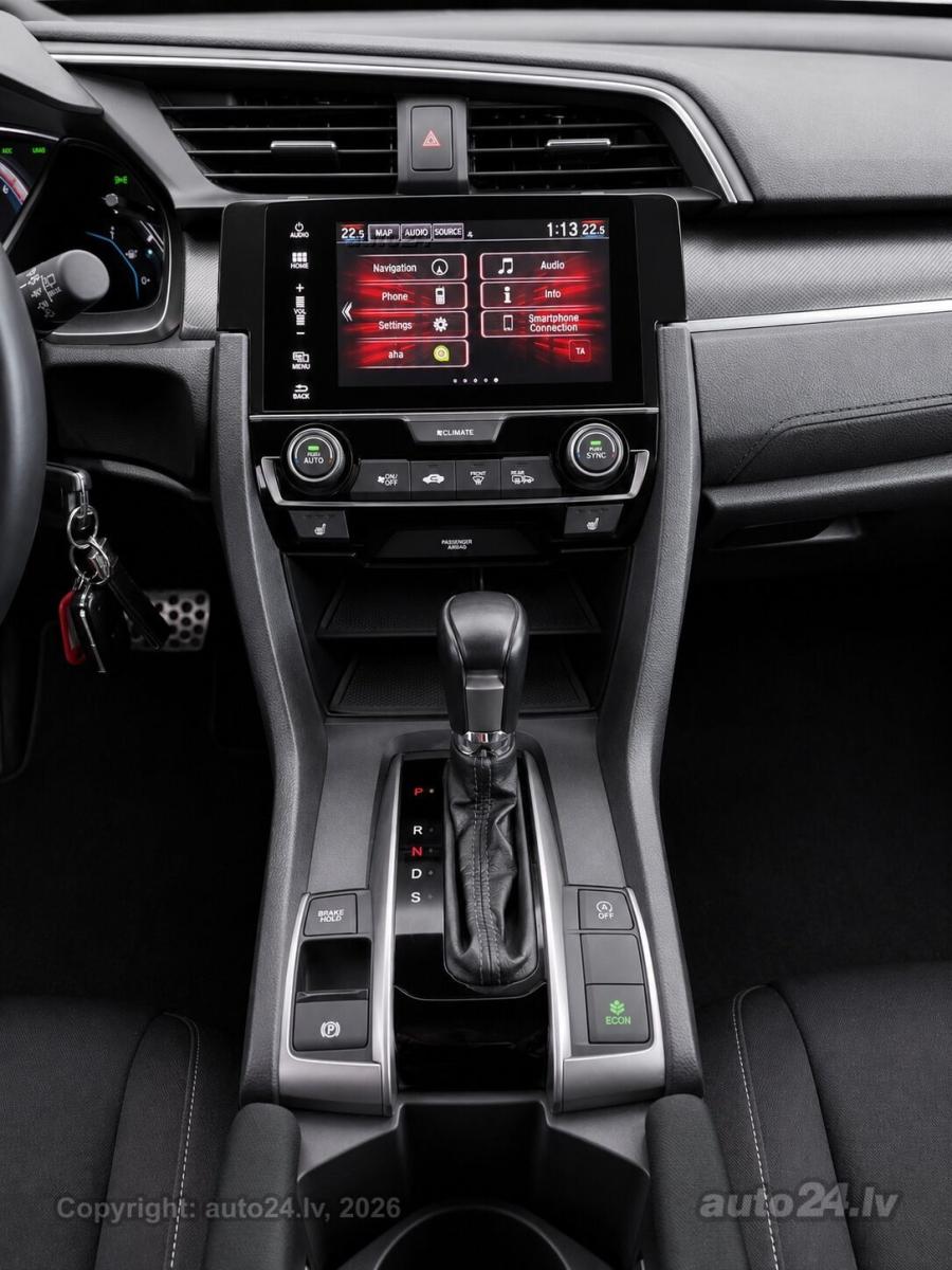 Grey Honda Civic 2019 in Tallinn, with an engine capacity of 1.00 L and mileage of 102 thousand km for 13490 €, photo 10 on AUTOMOTO.COM.LV