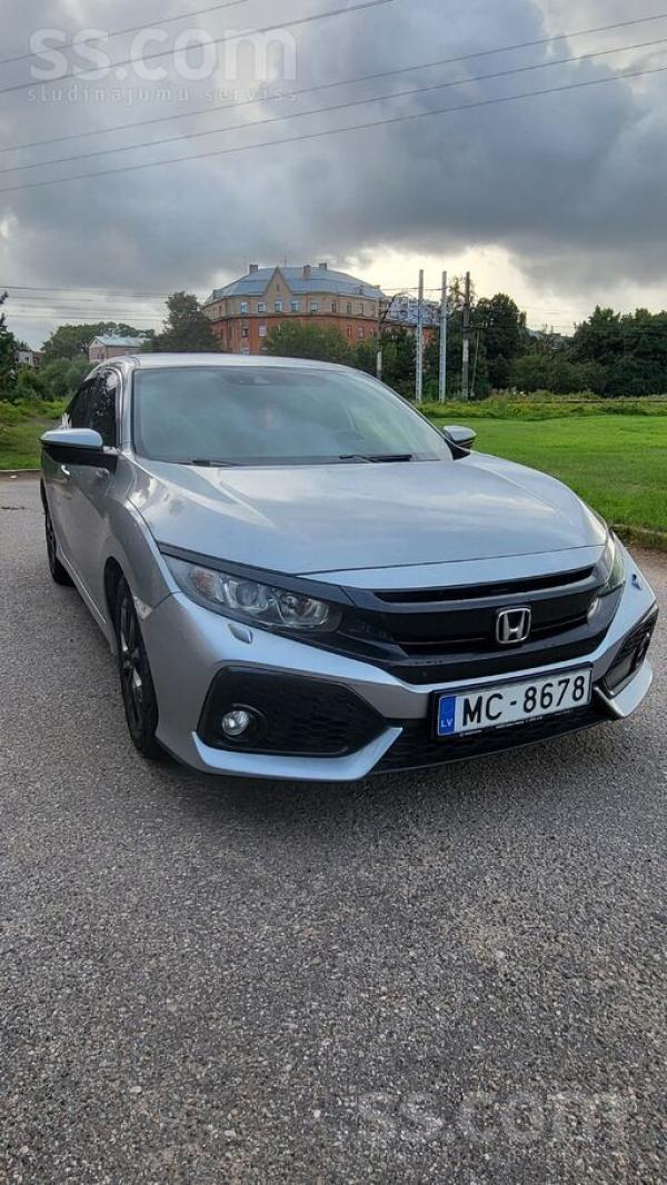 Grey Honda Civic 2019 in Riga, with an engine capacity of 1.00 L and mileage of 128 thousand km for 11200 €, photo 1 on AUTOMOTO.COM.LV