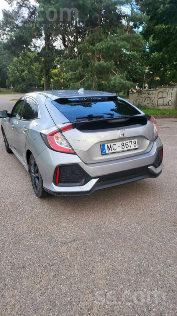Grey Honda Civic 2019 in Riga, with an engine capacity of 1.00 L and mileage of 128 thousand km for 11200 €, photo 3 on AUTOMOTO.COM.LV