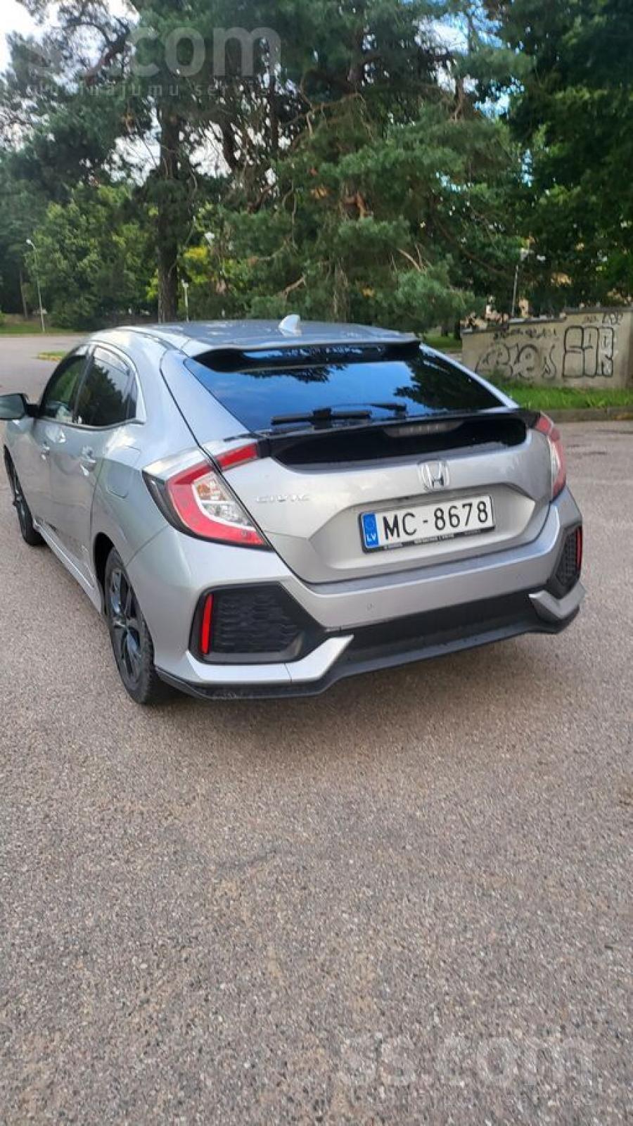 Grey Honda Civic 2019 in Riga, with an engine capacity of 1.00 L and mileage of 128 thousand km for 11200 €, photo 4 on AUTOMOTO.COM.LV