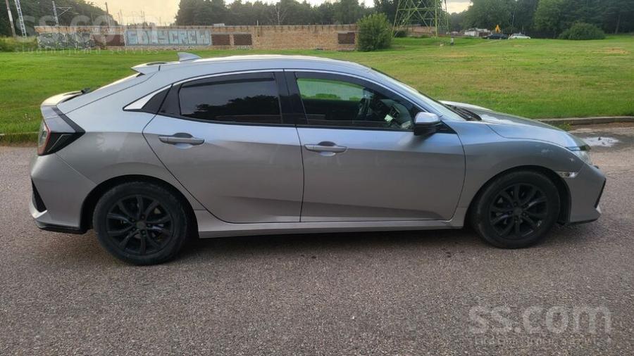Grey Honda Civic 2019 in Riga, with an engine capacity of 1.00 L and mileage of 128 thousand km for 11200 €, photo 5 on AUTOMOTO.COM.LV