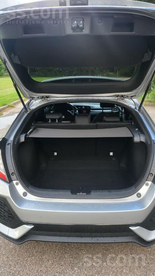 Grey Honda Civic 2019 in Riga, with an engine capacity of 1.00 L and mileage of 128 thousand km for 11200 €, photo 5 on AUTOMOTO.COM.LV