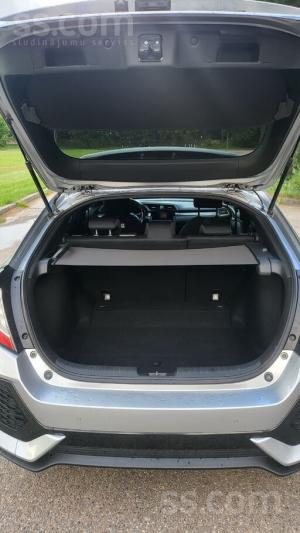 Grey Honda Civic 2019 in Riga, with an engine capacity of 1.00 L and mileage of 128 thousand km for 11200 €, photo 6 on AUTOMOTO.COM.LV