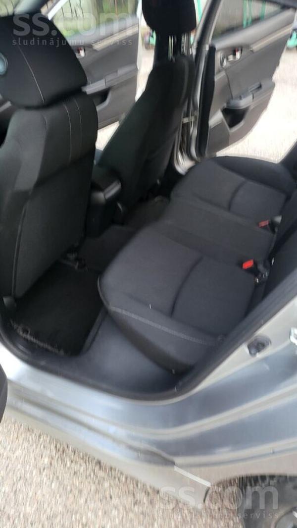Grey Honda Civic 2019 in Riga, with an engine capacity of 1.00 L and mileage of 128 thousand km for 11200 €, photo 6 on AUTOMOTO.COM.LV
