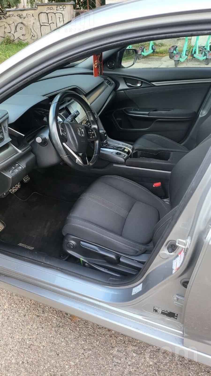 Grey Honda Civic 2019 in Riga, with an engine capacity of 1.00 L and mileage of 128 thousand km for 11200 €, photo 9 on AUTOMOTO.COM.LV