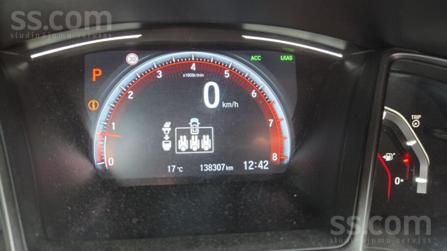 Grey Honda Civic 2020 in Riga, with an engine capacity of 1.50 L and mileage of 138 thousand km for 550 €, photo 6 on AUTOMOTO.COM.LV