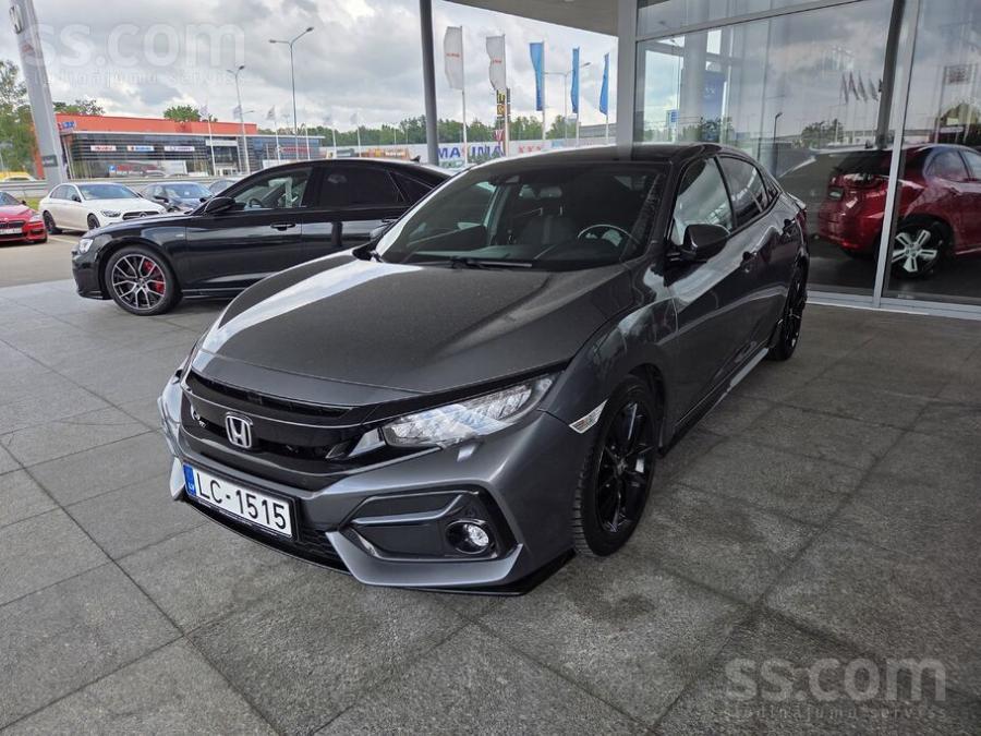 Grey Honda Civic 2020 in Riga, with an engine capacity of 1.50 L and mileage of 138 thousand km for 550 €, photo 7 on AUTOMOTO.COM.LV