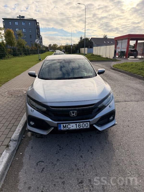 Honda Civic 2020 in Riga on AUTOMOTO.COM.LV Grey Honda Civic 2020 in Riga, with an engine capacity of 1.50 L and mileage of 154 thousand km for 15000 €, photo 3 on AUTOMOTO.COM.LV