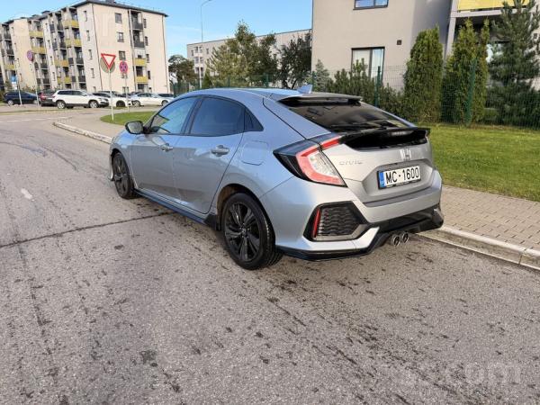Honda Civic 2020 in Riga on AUTOMOTO.COM.LV Grey Honda Civic 2020 in Riga, with an engine capacity of 1.50 L and mileage of 154 thousand km for 15000 €, photo 4 on AUTOMOTO.COM.LV
