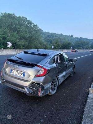 Grey Honda Civic 2021 in Siauliai, with an engine capacity of 0.99 L and mileage of 60 thousand km for 4200 €, photo 4 on AUTOMOTO.COM.LV