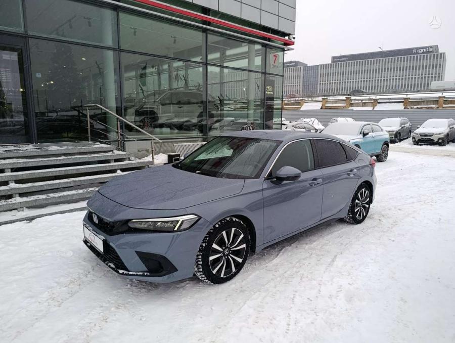 Grey Honda Civic 2023 in Vilnius, with an engine capacity of 1.99 L and mileage of 58 thousand km for 26990 €, photo 1 on AUTOMOTO.COM.LV