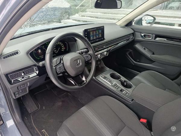 Grey Honda Civic 2023 in Vilnius, with an engine capacity of 1.99 L and mileage of 58 thousand km for 26990 €, photo 11 on AUTOMOTO.COM.LV