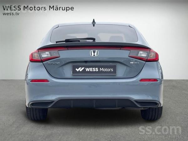Grey Honda Civic 2023 in Riga, with an engine capacity of 2.00 L and mileage of 50 thousand km for 26990 €, photo 4 on AUTOMOTO.COM.LV