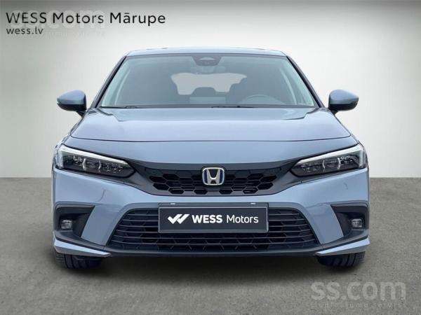 Grey Honda Civic 2023 in Riga, with an engine capacity of 2.00 L and mileage of 50 thousand km for 26990 €, photo 5 on AUTOMOTO.COM.LV