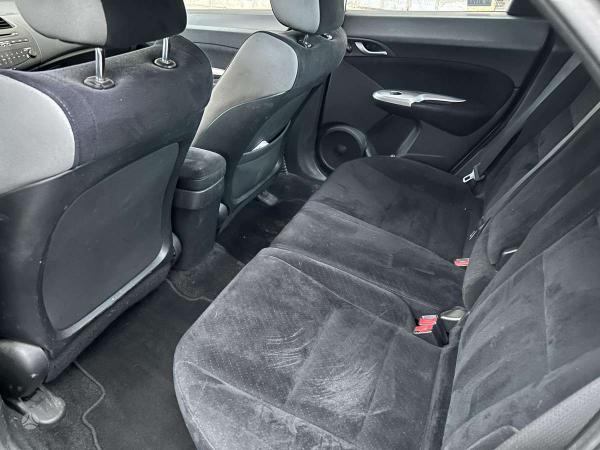 Grey Honda Civic 2006 in Siauliai, with an engine capacity of 1.80 L and mileage of 132 thousand km for 3000 €, photo 10 on AUTOMOTO.COM.LV