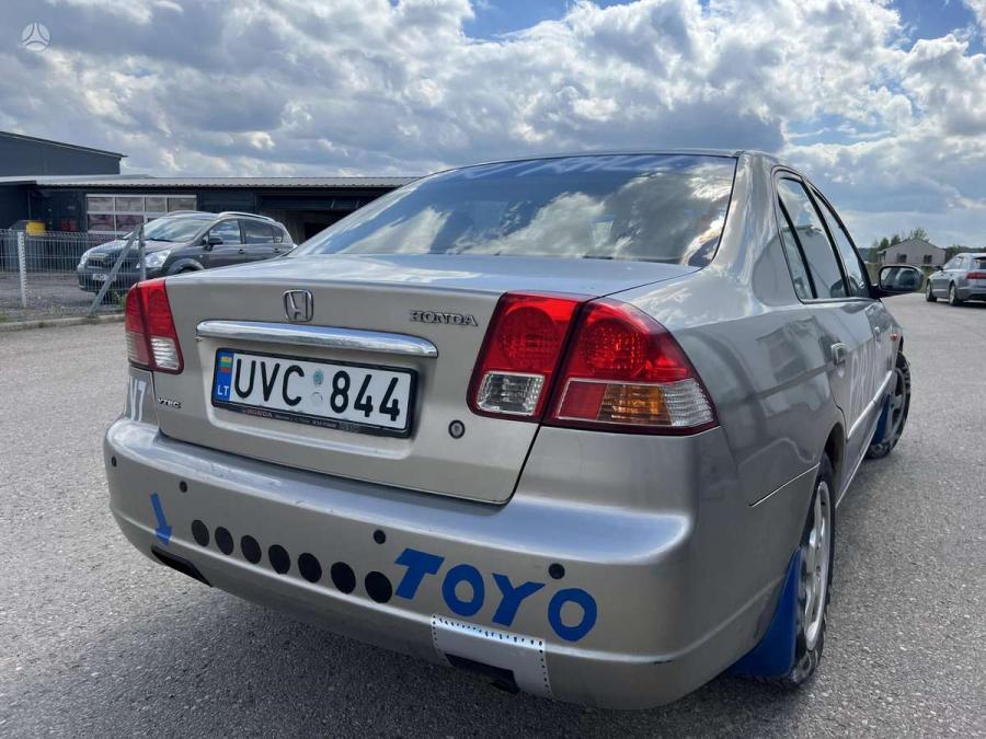 Pelēks Honda Civic 2003 Viļņa, ar dzinēja tilpumu 1.59 L un nobraukumu 140 tūkst. km par 400 €, foto 6 vietnē AUTOMOTO.COM.LV