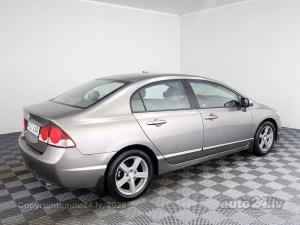 Grey Honda Civic 2006 in Tallinn, with an engine capacity of 1.80 L and mileage of 264 thousand km for 899 €, photo 4 on AUTOMOTO.COM.LV