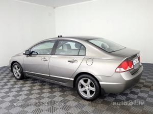 Grey Honda Civic 2006 in Tallinn, with an engine capacity of 1.80 L and mileage of 264 thousand km for 899 €, photo 5 on AUTOMOTO.COM.LV